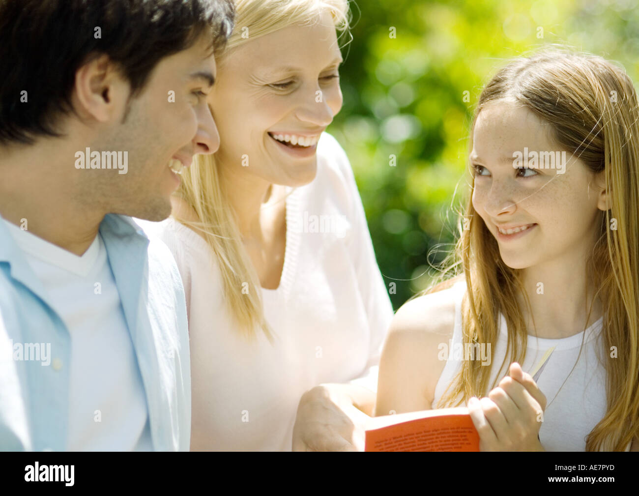 Parents praise child hi-res stock photography and images - Alamy