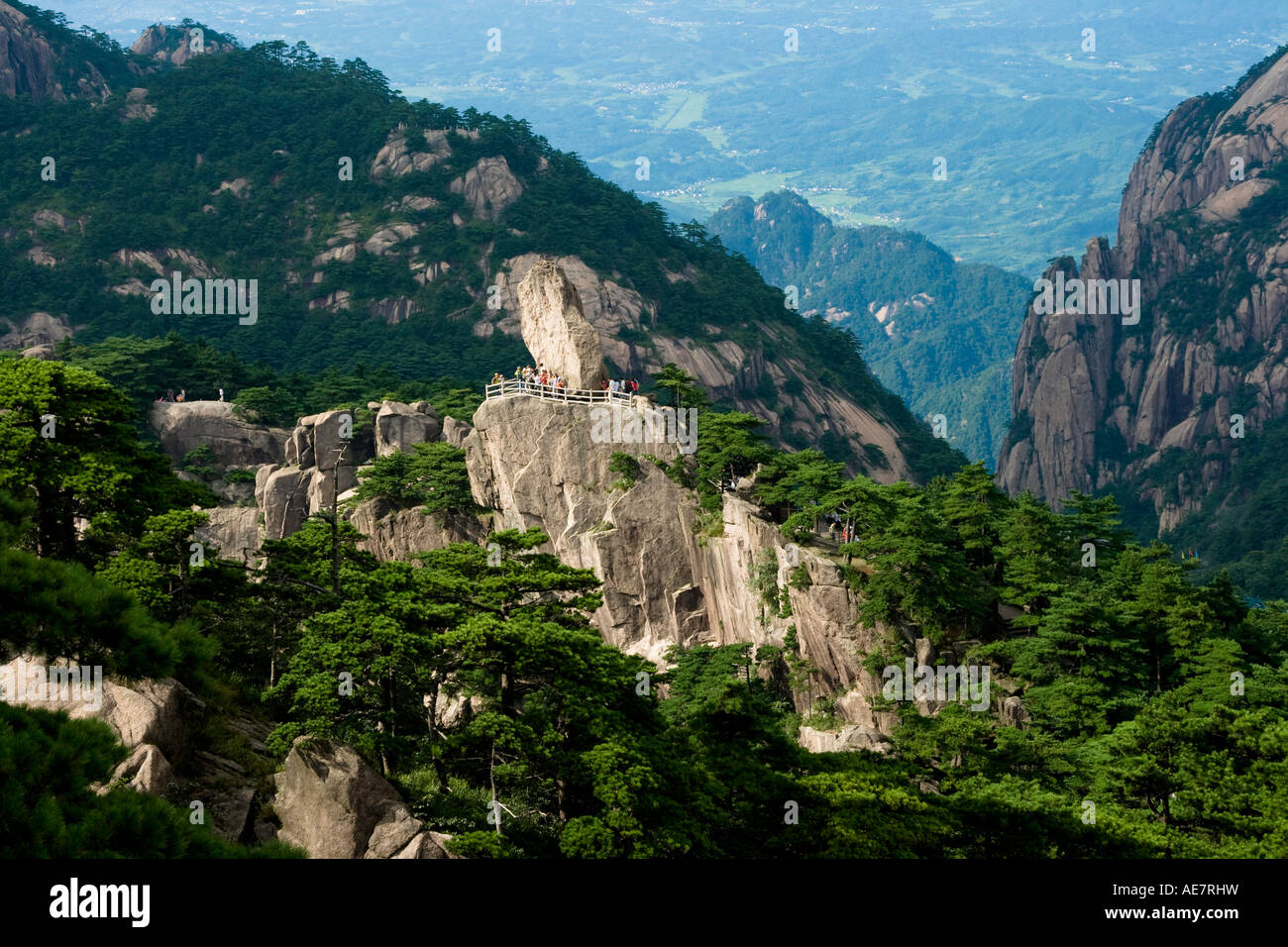 Flying Rock Huangshan Mountains China Stock Photo - Alamy