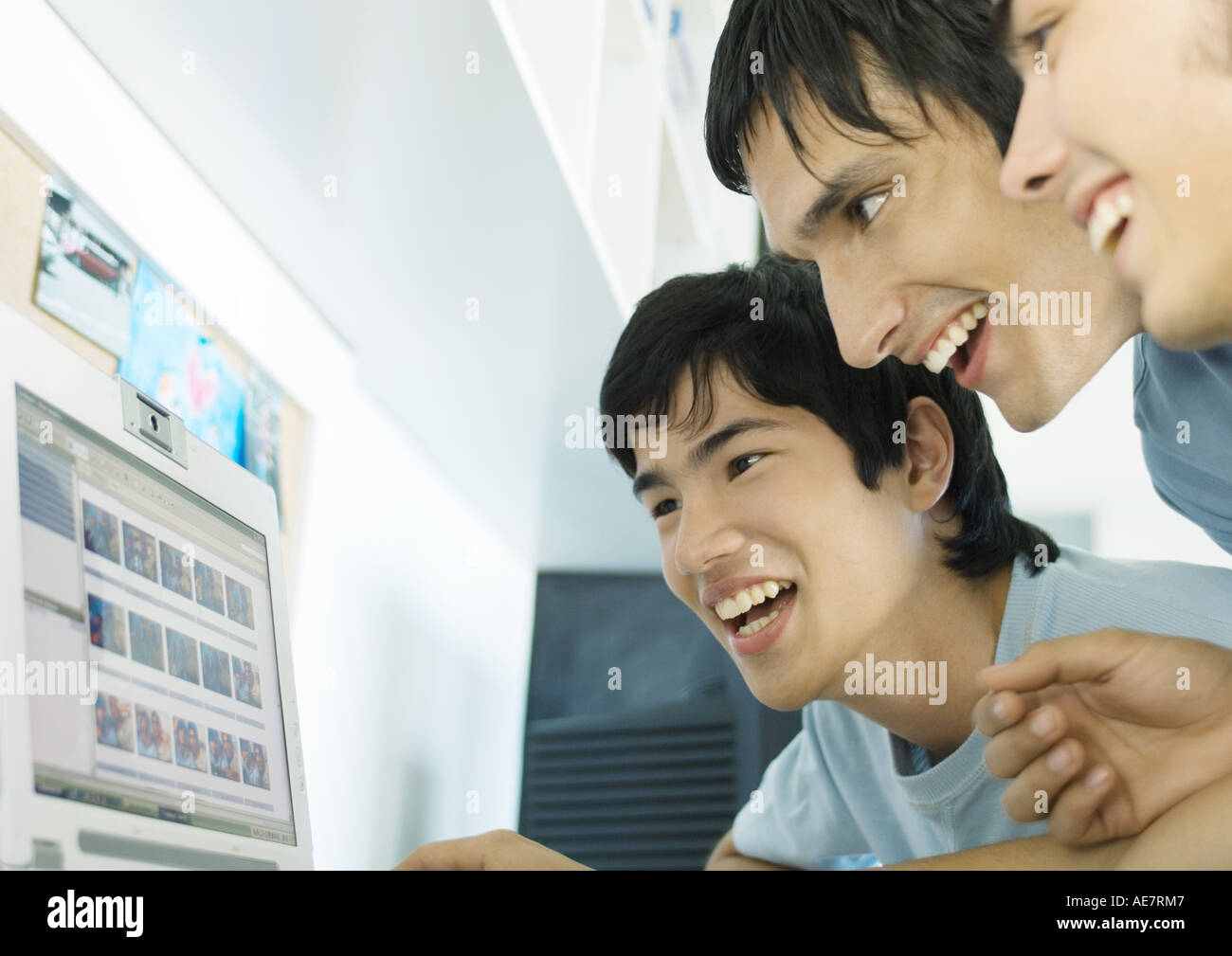 Three color screens hi-res stock photography and images - Alamy