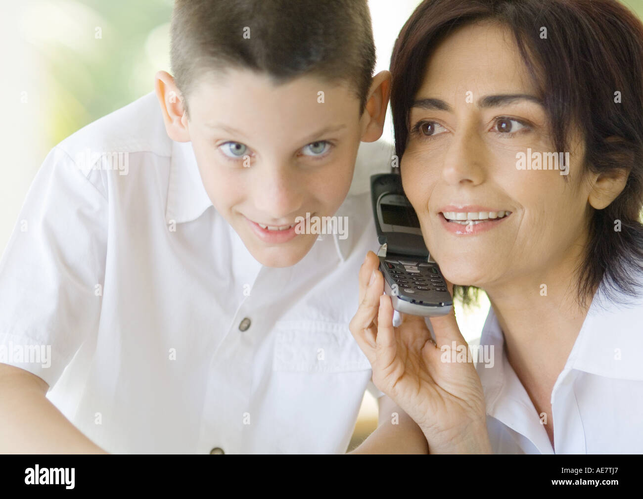 Woman holds child listen hi-res stock photography and images - Alamy