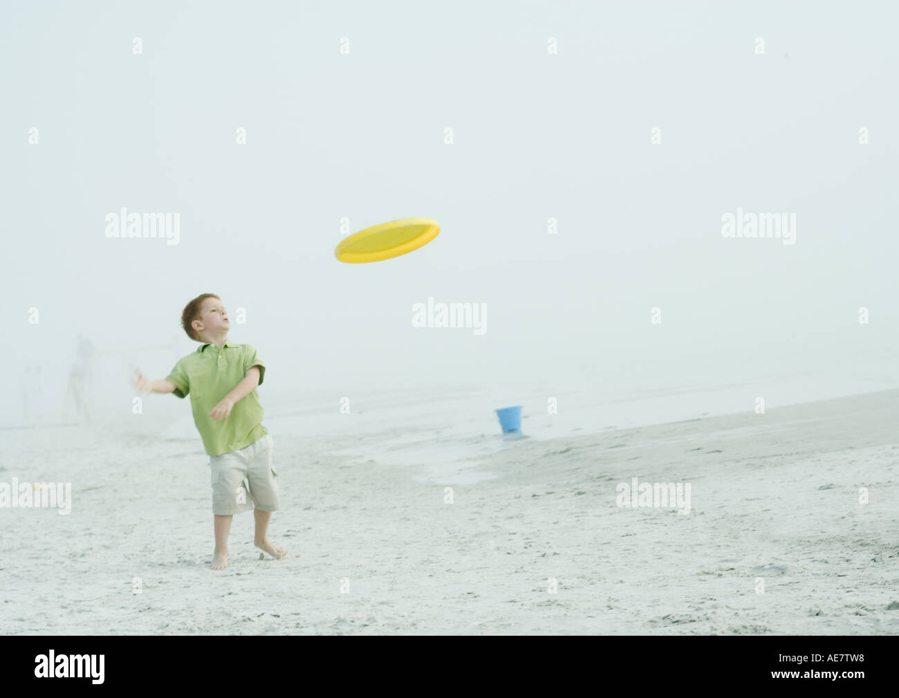 Boy playing frisbee on beach Stock Photo - Alamy