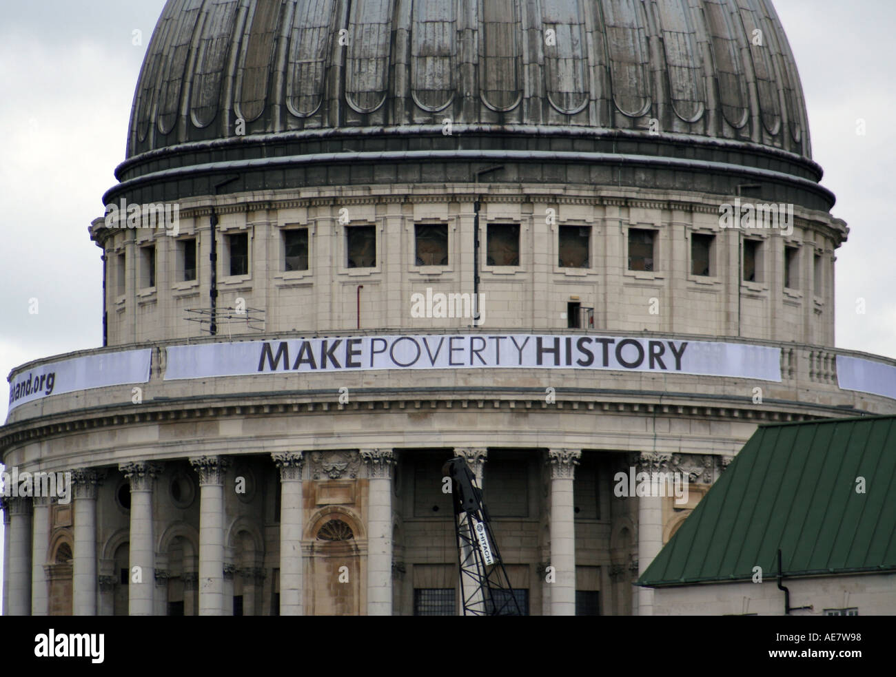 make poverty history sign wrapped round the top of st pauls cathedral ...