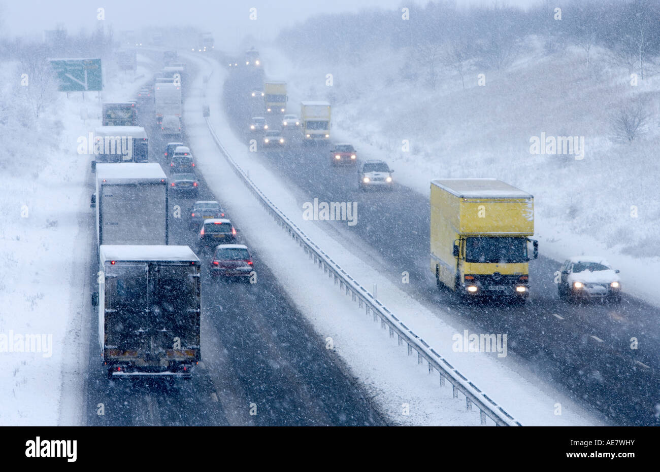 Cars and lorries driving on dual carrageway in winter snow Stock Photo ...