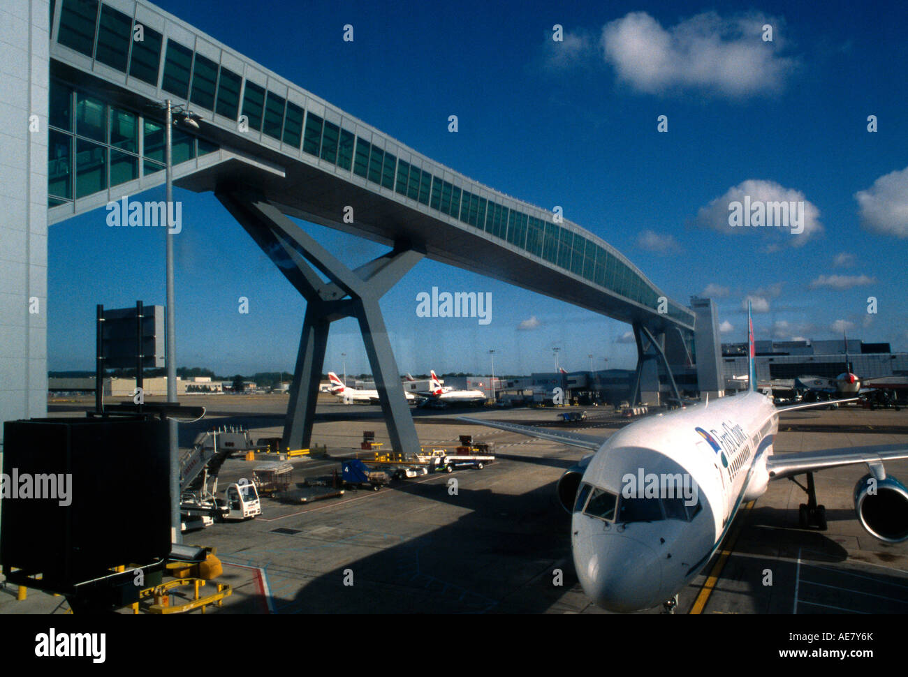 Bridge gatwick airport hi-res stock photography and images - Alamy