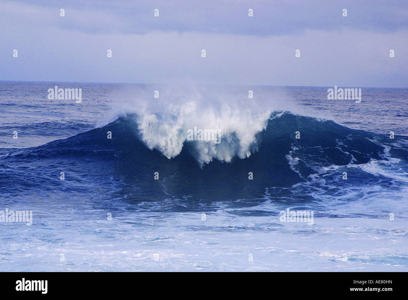 Wave phenomena hi-res stock photography and images - Alamy