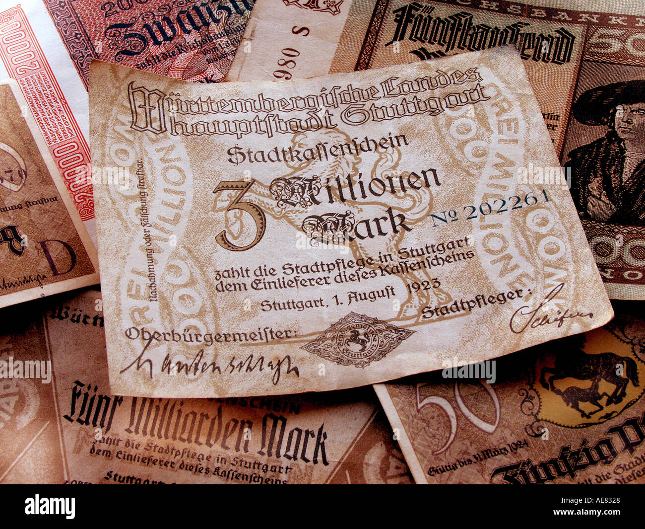 Stock certificates hi-res stock photography and images - Alamy