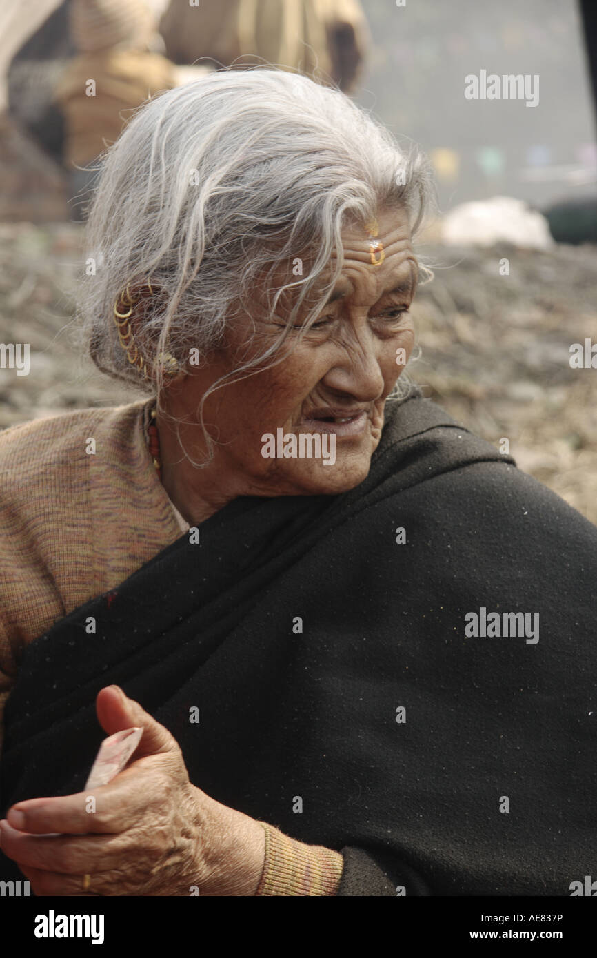 Old lady shawl hi-res stock photography and images - Alamy