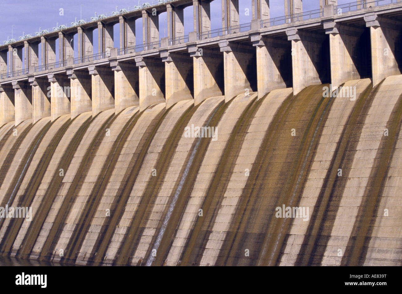 Reservoir overflows hi-res stock photography and images - Alamy