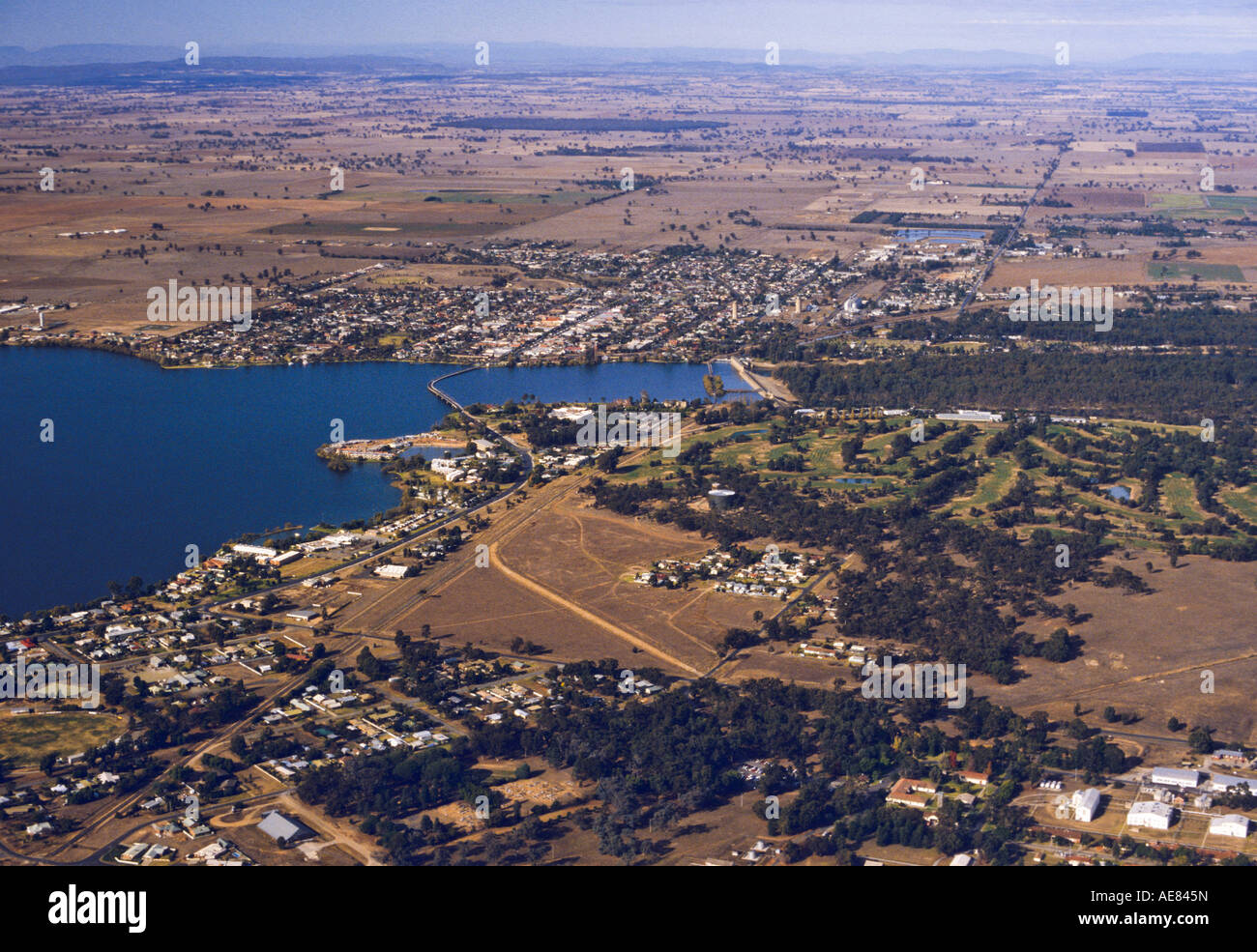 Yarrawonga and Mulwala townships on “Lake Mulwala” Australiavertical ...