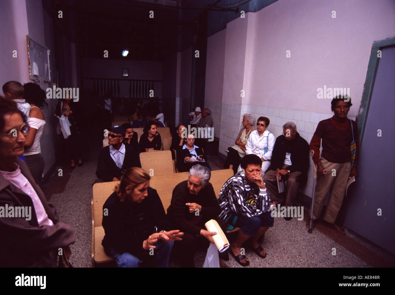 Cubans waiting in a long line for eye medical attention Quinta ...