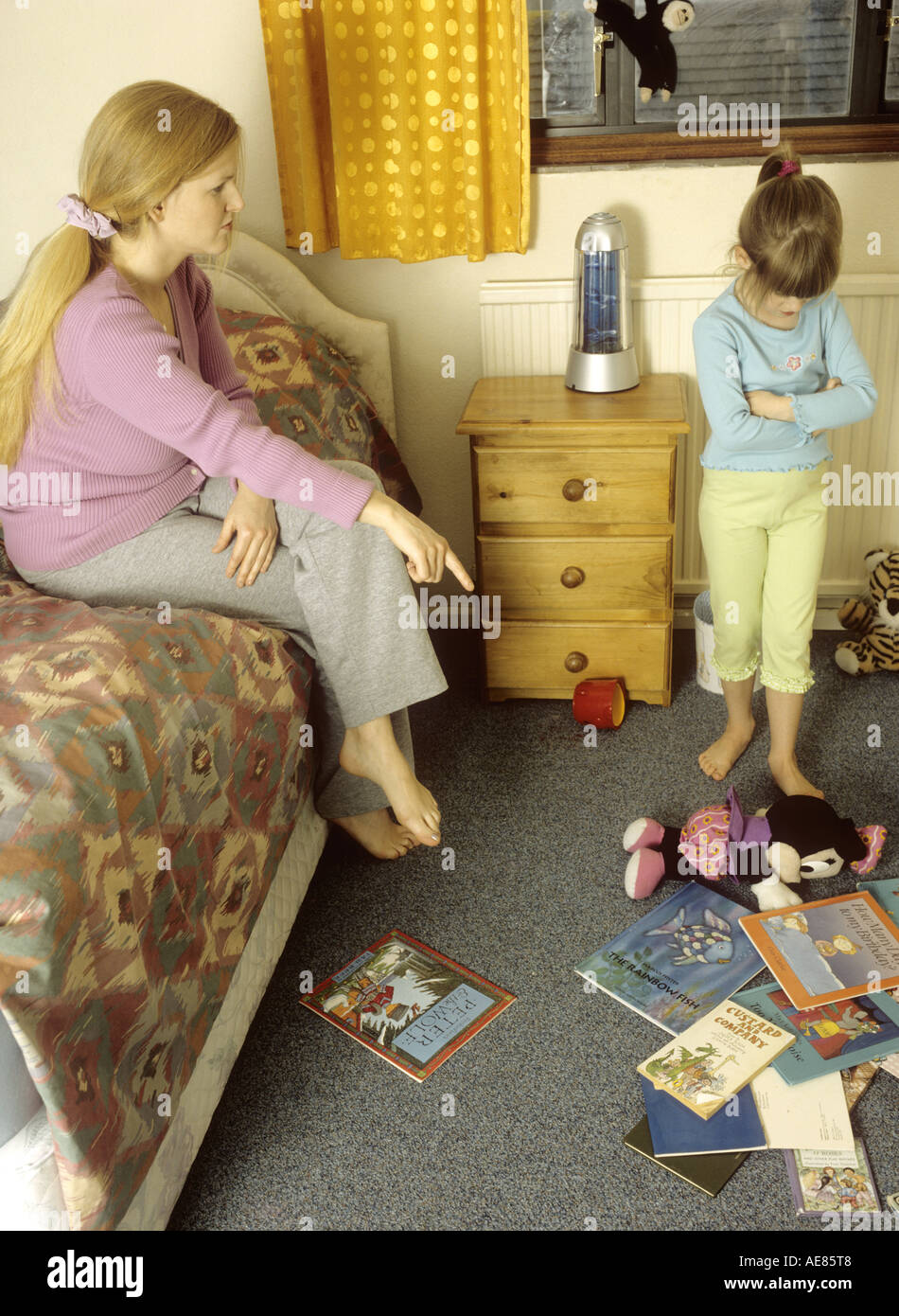 Parent telling off child hi-res stock photography and images - Alamy