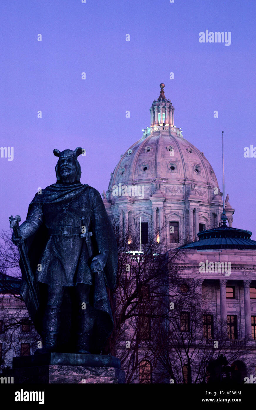 VIKING STATUE AND THE STATE CAPITOL BUILDING. ST. PAUL, MINNESOTA Stock ...