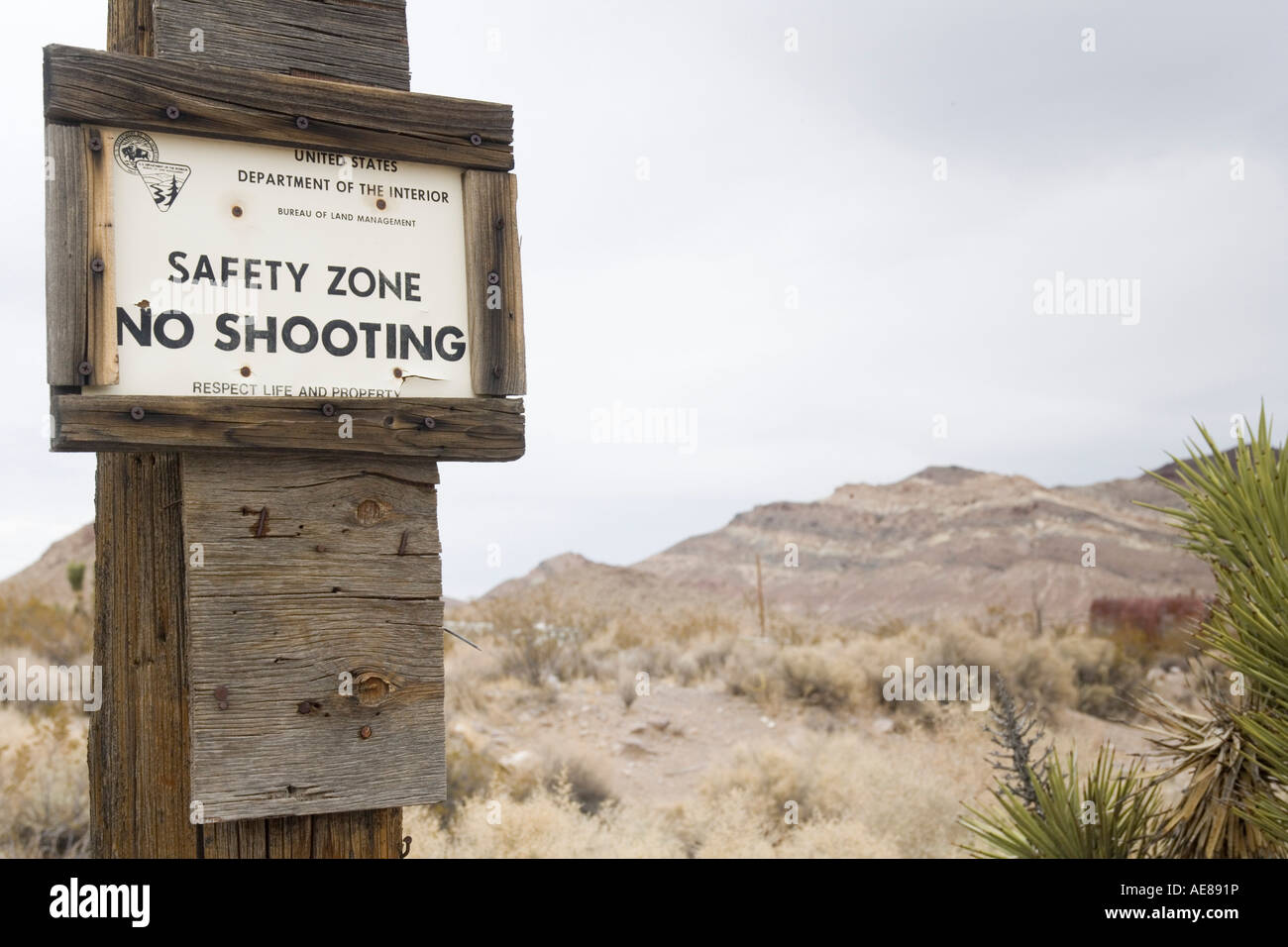 Weapon discharge hi-res stock photography and images - Alamy