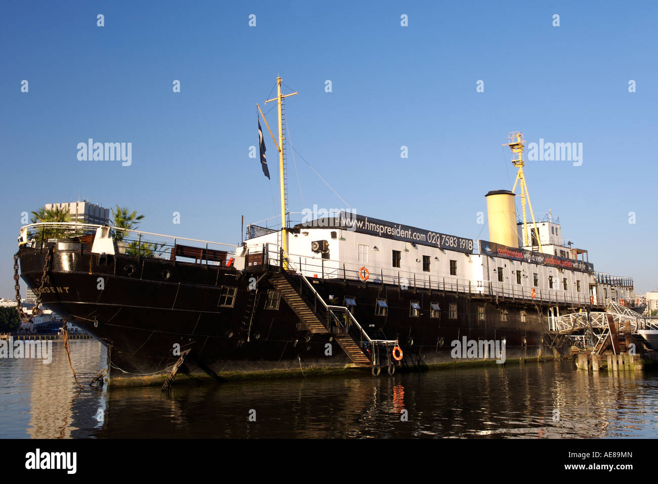 View on the thames embankment hi-res stock photography and images - Alamy