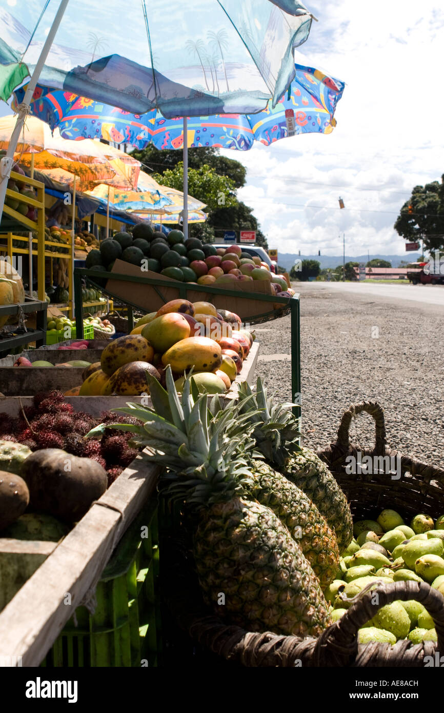 fruit pineapple stand Stock Photo - Alamy
