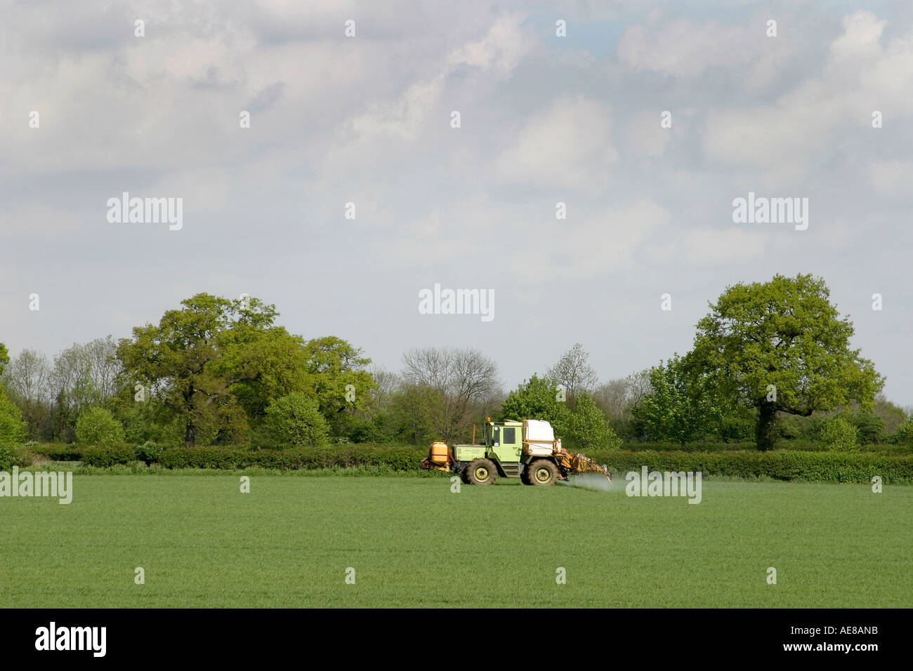 Uk farmer crop spraying hi-res stock photography and images - Alamy