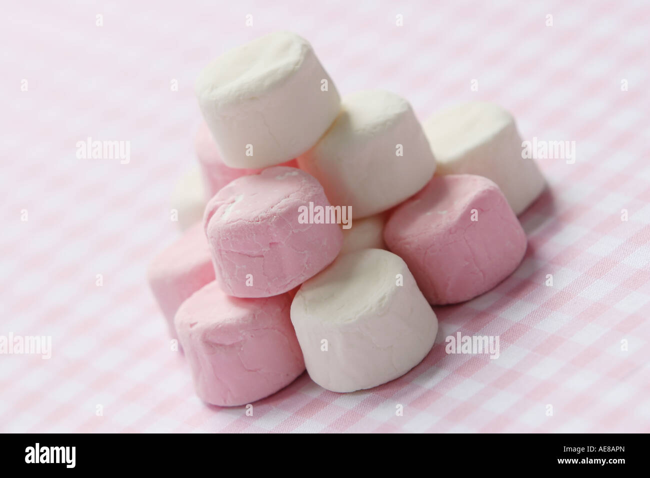 Cook marshmallows hi-res stock photography and images - Alamy