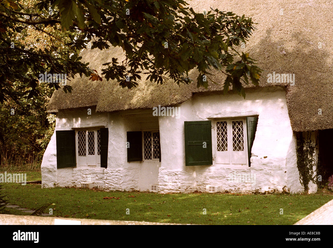 Thatched cottage used as Quaker meeting house in Come to Good Cornwall ...