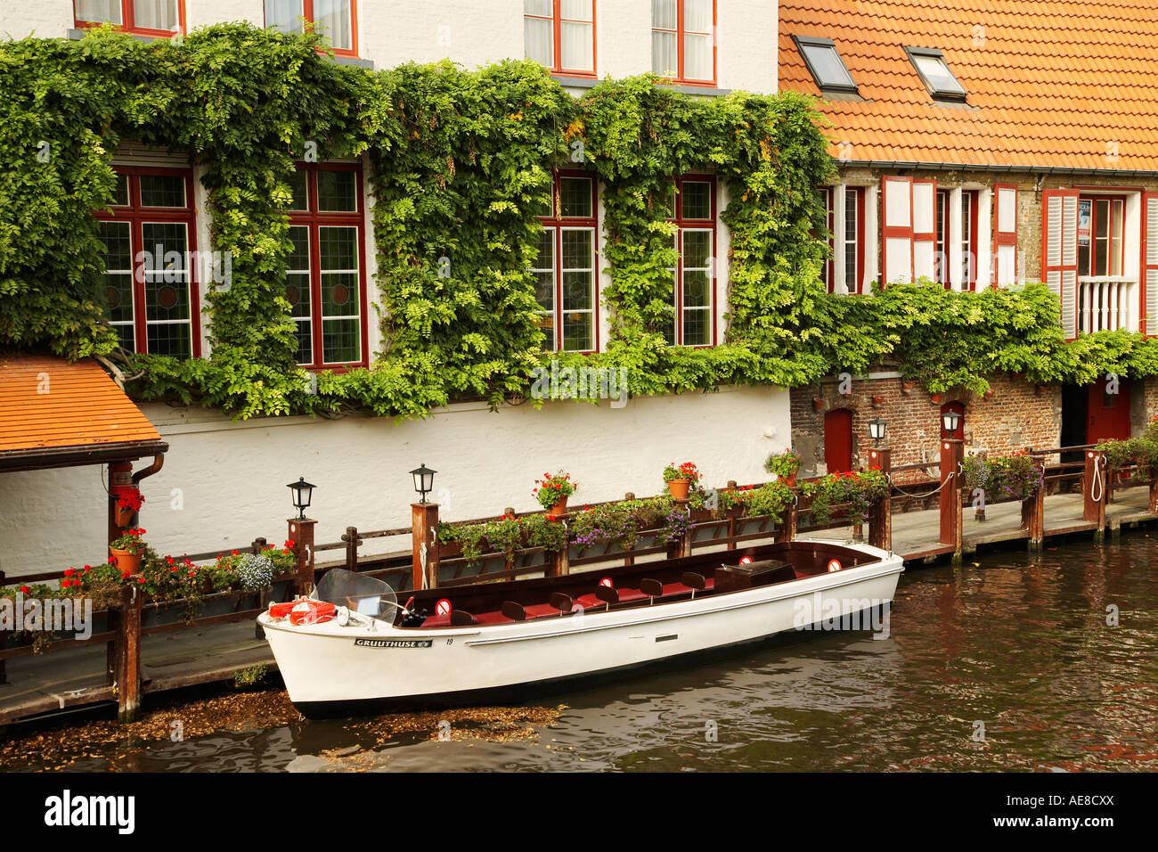Canal from Dijver with traditional flemish buildings and tourist boat ...