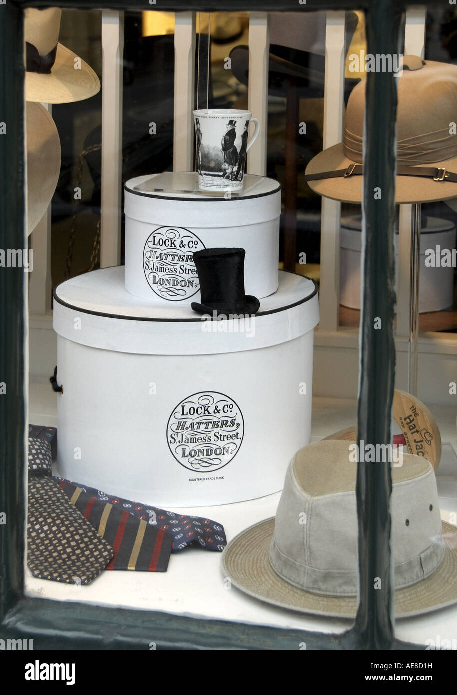 Lock and co. hatters hi-res stock photography and images - Alamy