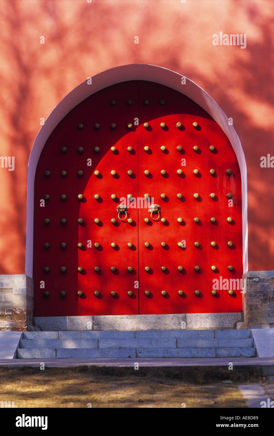Traditional Chinese red gate Stock Photo - Alamy