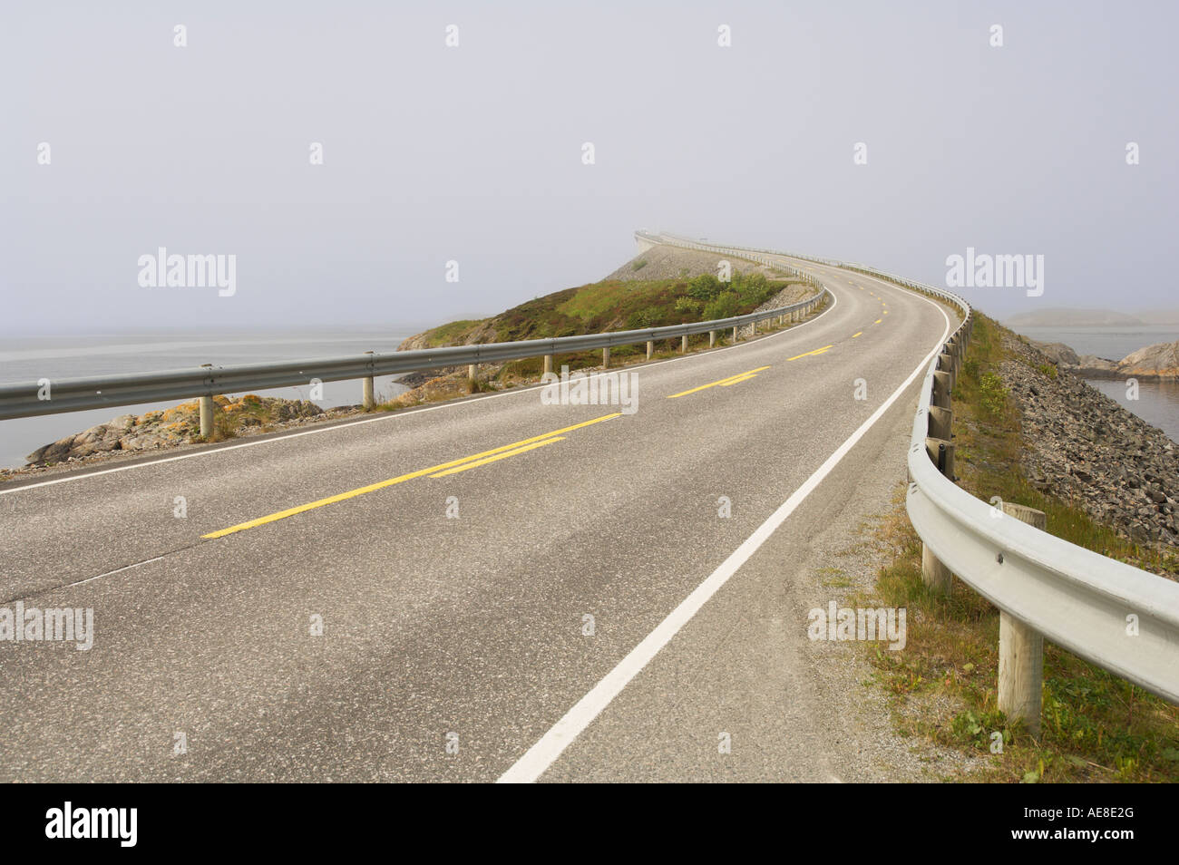 Disappearing road hi-res stock photography and images - Alamy