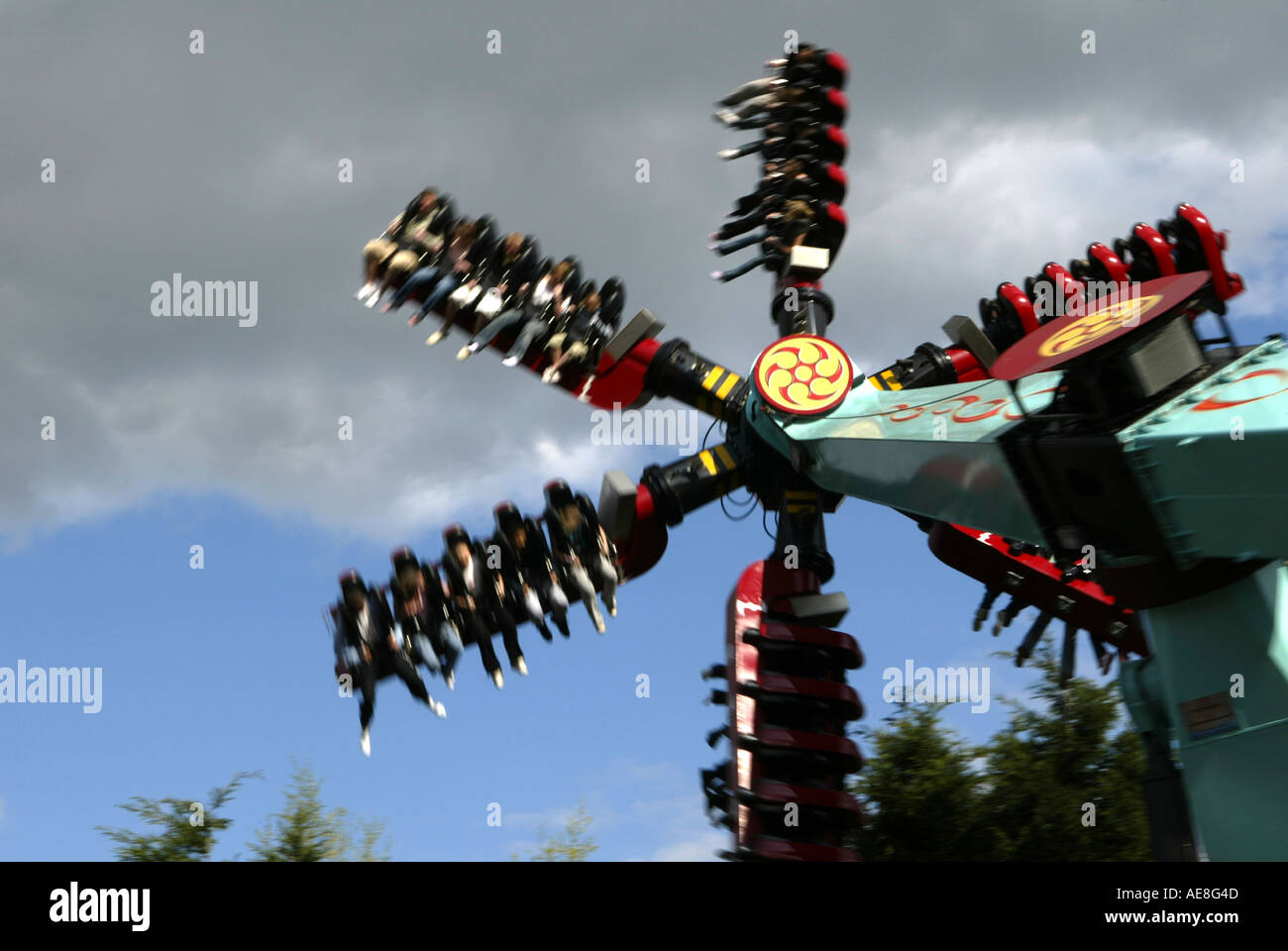 Scary ride theme park hi-res stock photography and images - Alamy