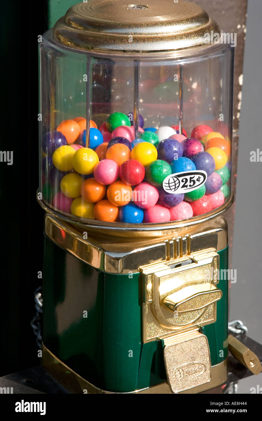 Machine selling chewing gum ny usa Stock Photo - Alamy