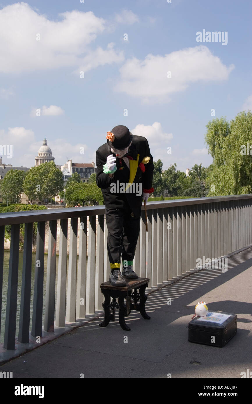 Actor bowing hi-res stock photography and images - Alamy