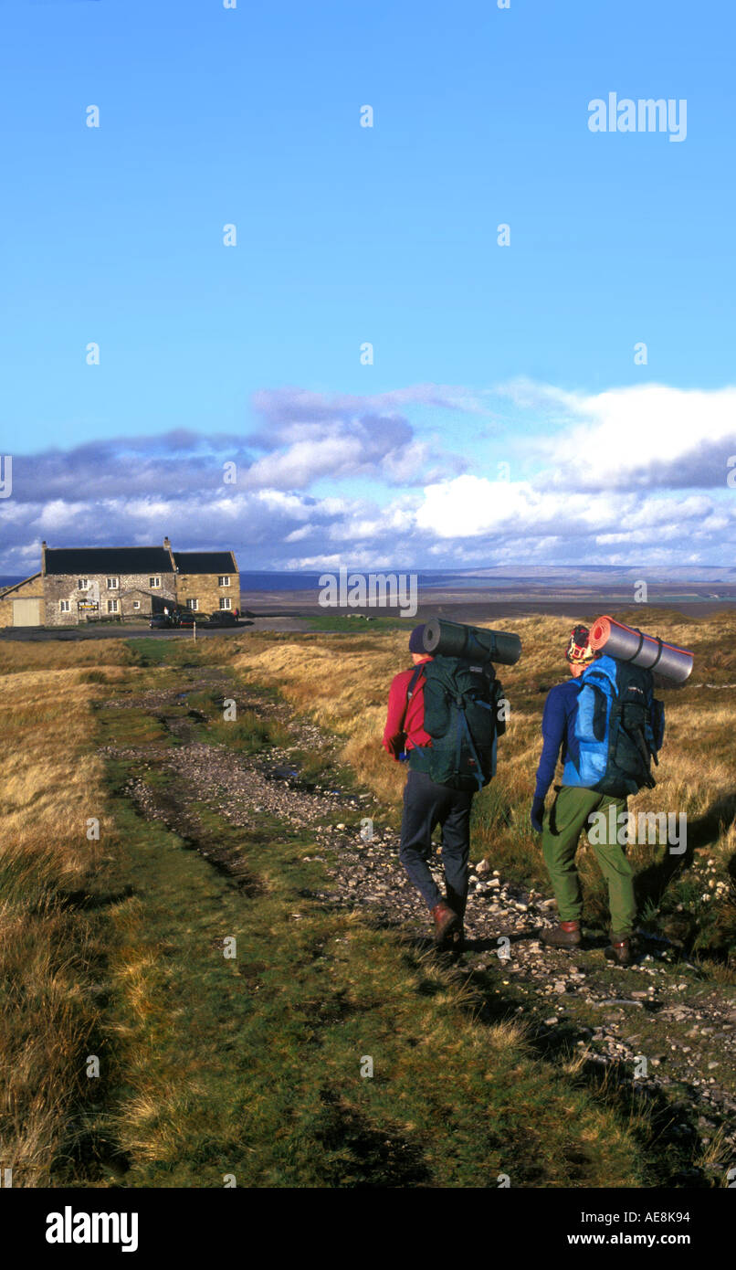 Hikers Pennine-Way Tan-Hill inn Pennines Yorkshire Dales England ...