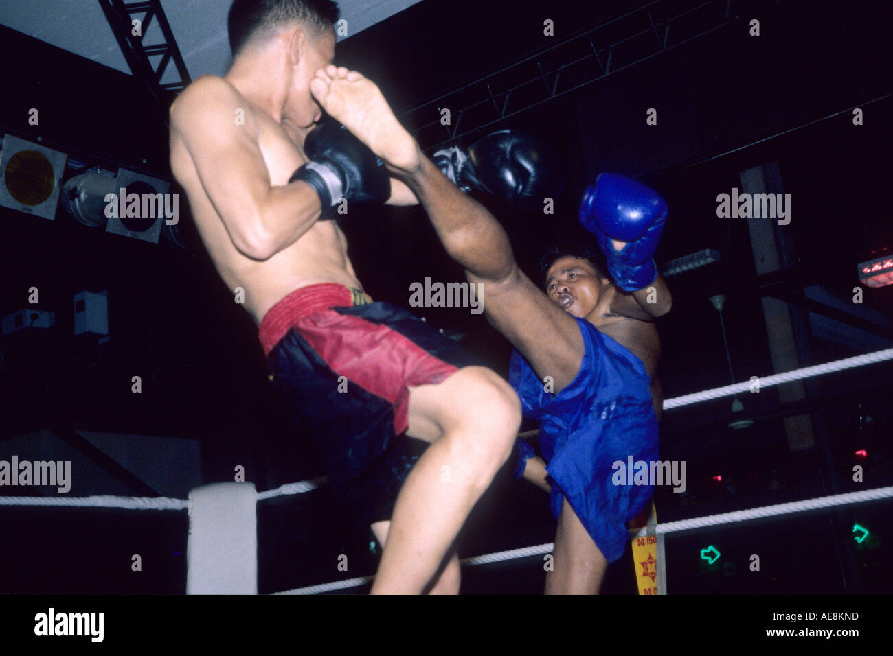 Boy thai boxing hi-res stock photography and images - Alamy