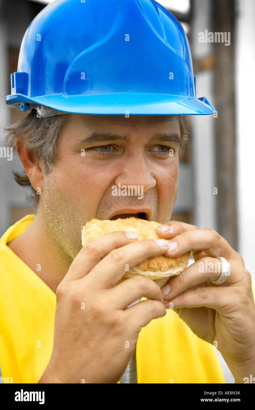 builder eating pie for lunch Stock Photo - Alamy