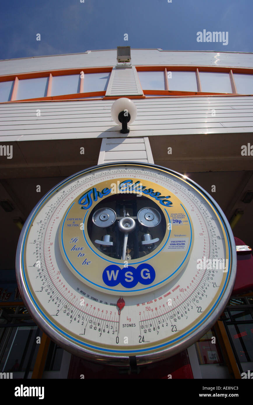 Weighing scale pictures hi-res stock photography and images - Alamy