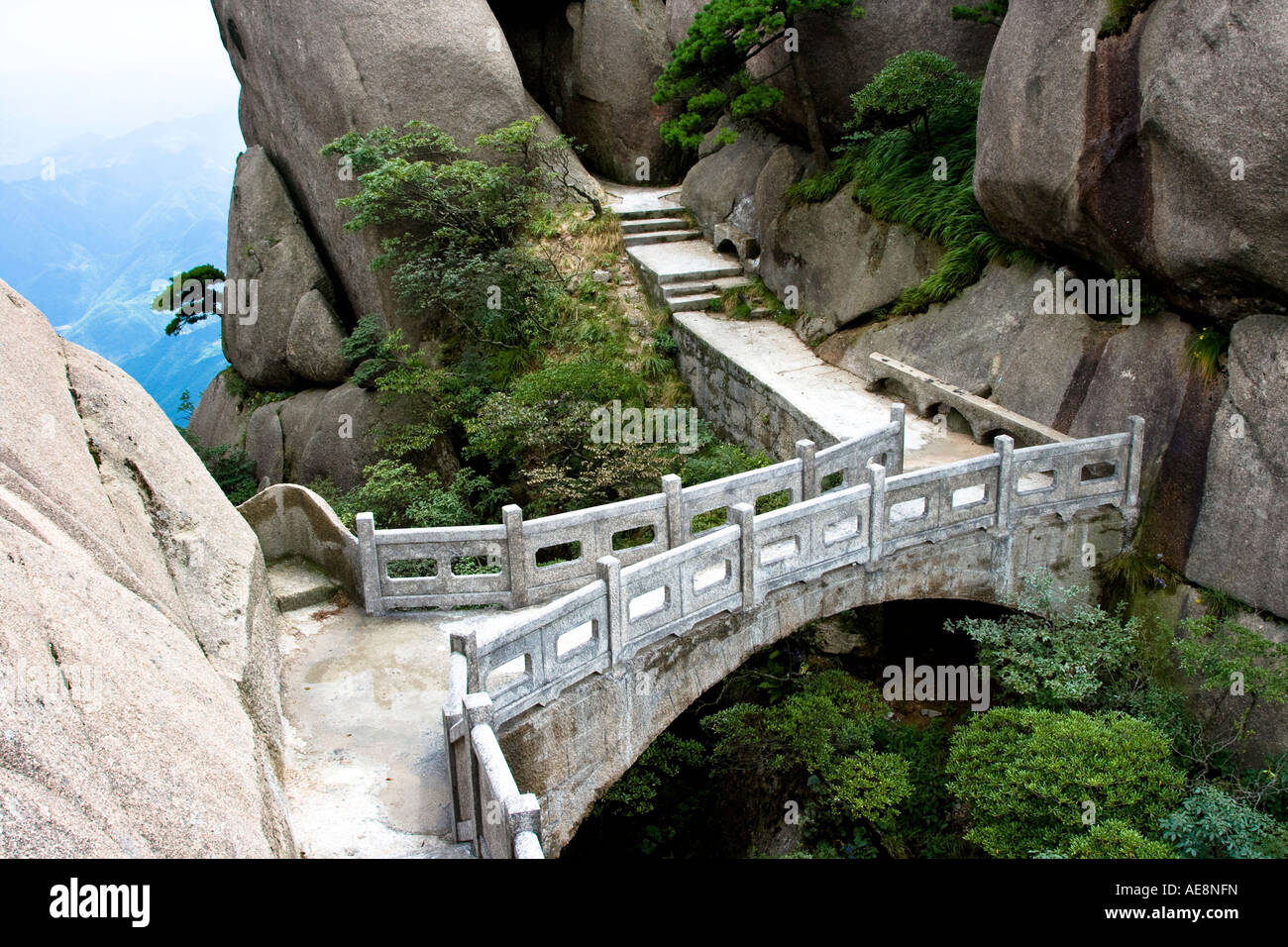 Huang shan mountains china hi-res stock photography and images - Alamy