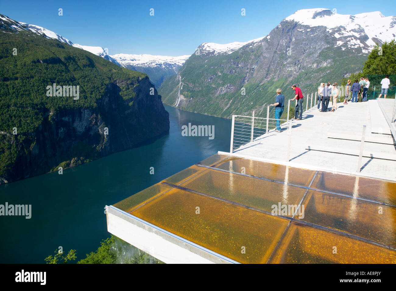 Geiranger fjord geirangerfjorden ornevegen hi-res stock photography and ...