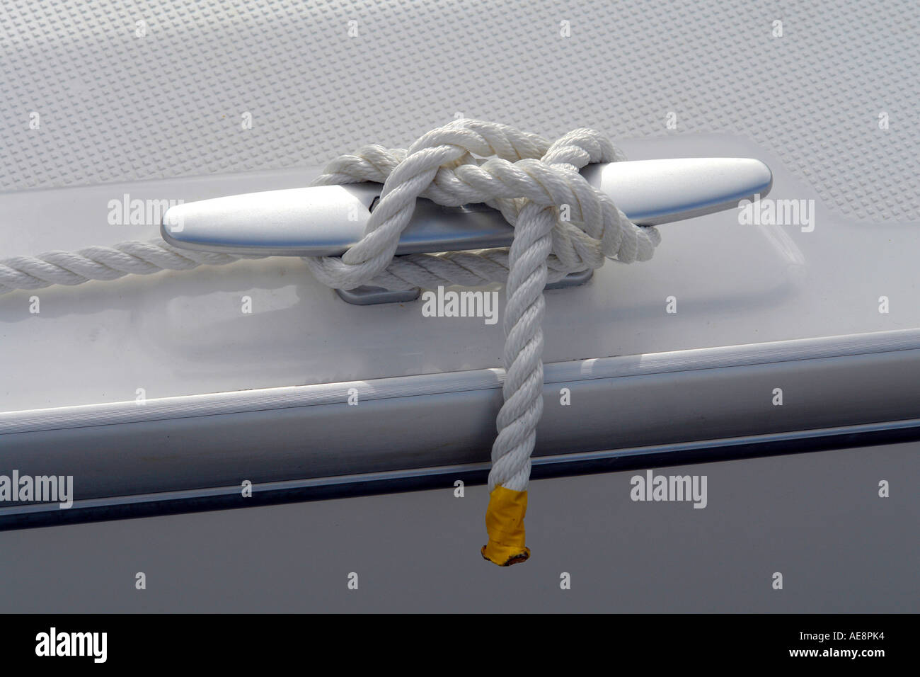 Mooring cleat and nylon line on pleasure craft Stock Photo - Alamy