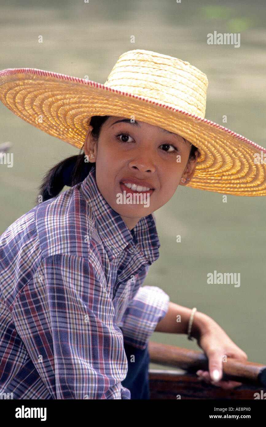 Boat lady at Damnoen Saduak Floating Market Bangkok Thailand Stock ...
