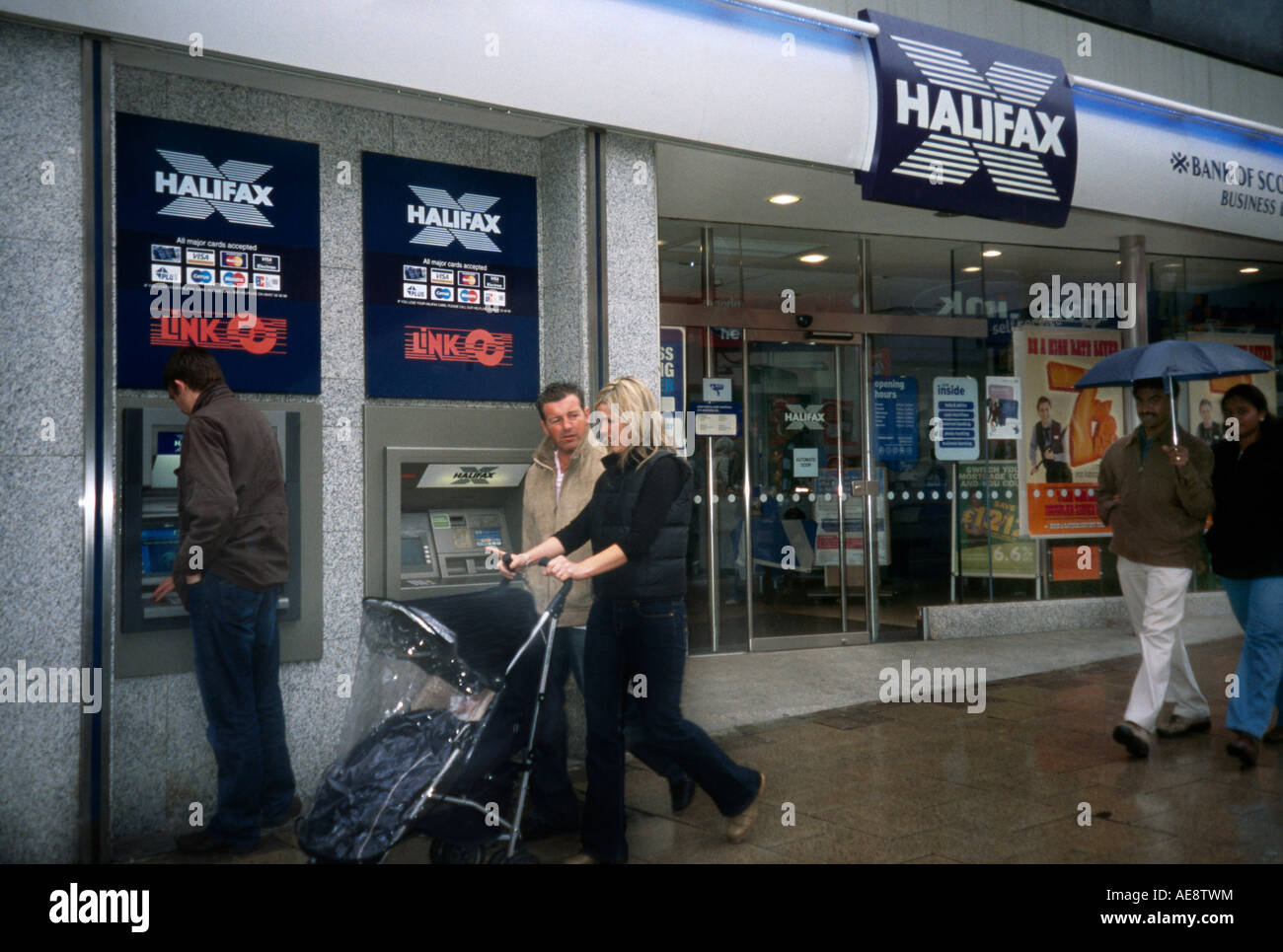 Cash machines hi-res stock photography and images - Alamy