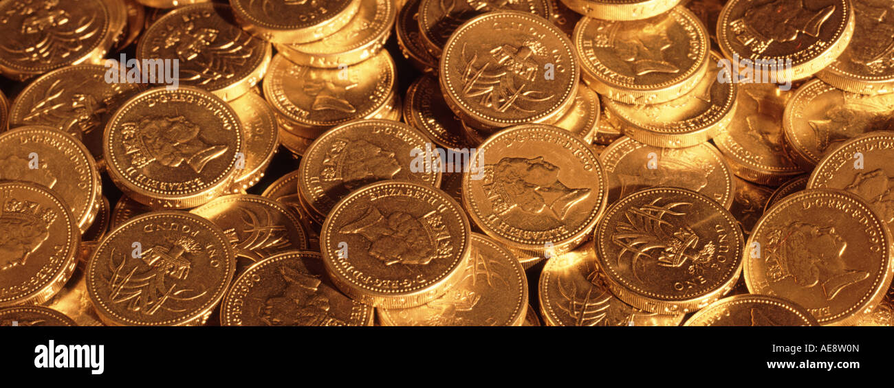 Loose change pile of scattered UK one pound sterling cash coins under ...