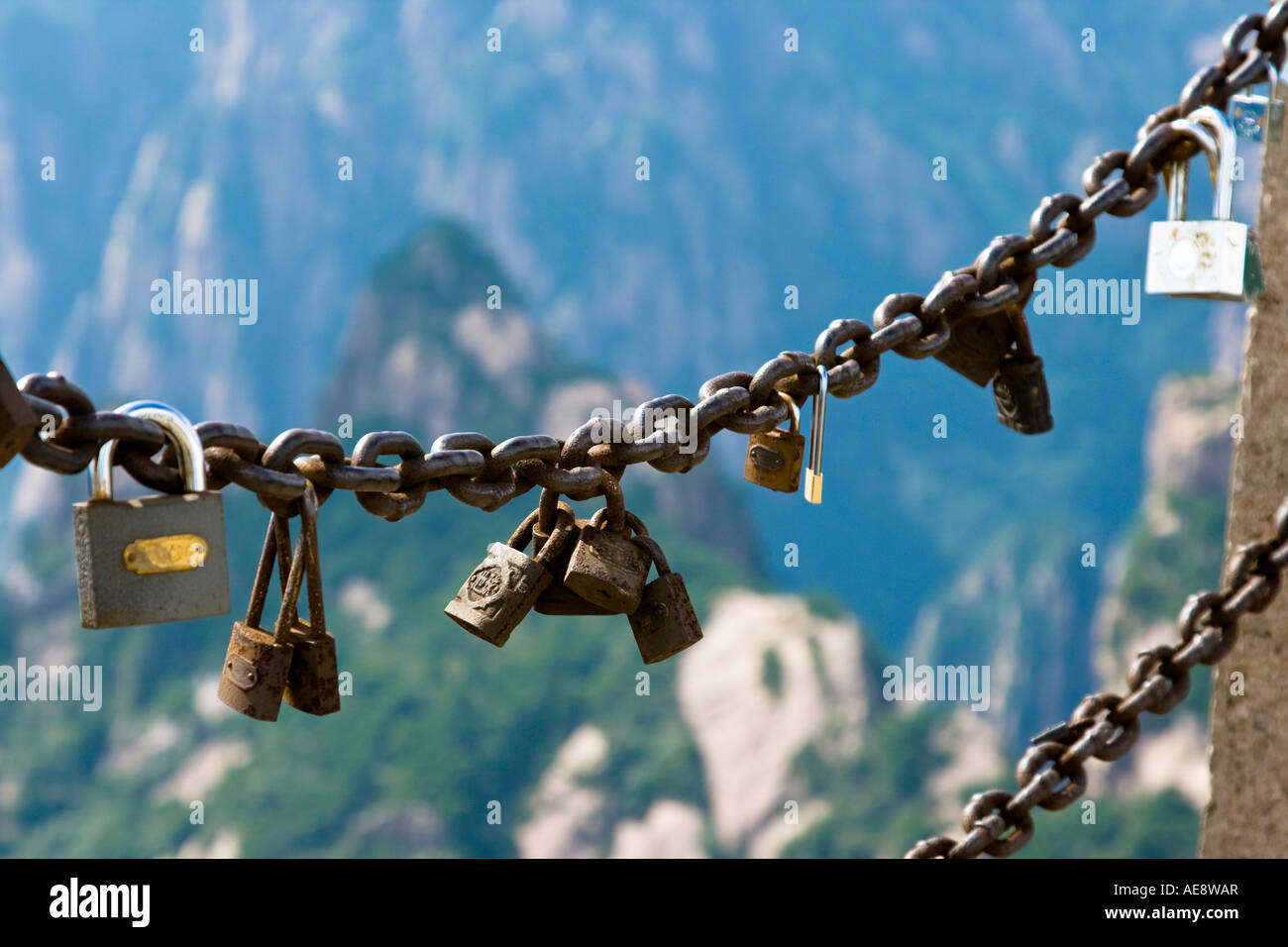 Mount huangshan locks hi-res stock photography and images - Alamy