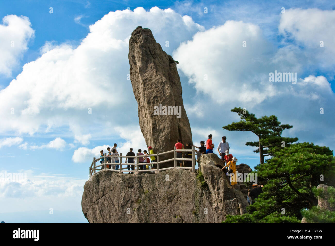 Flying Rock Huangshan Mountains China Stock Photo - Alamy