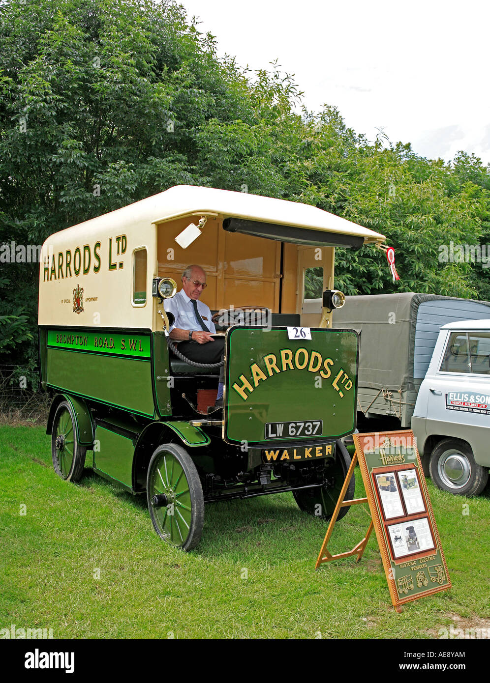 Harrods electric delivery van hi-res stock photography and images - Alamy