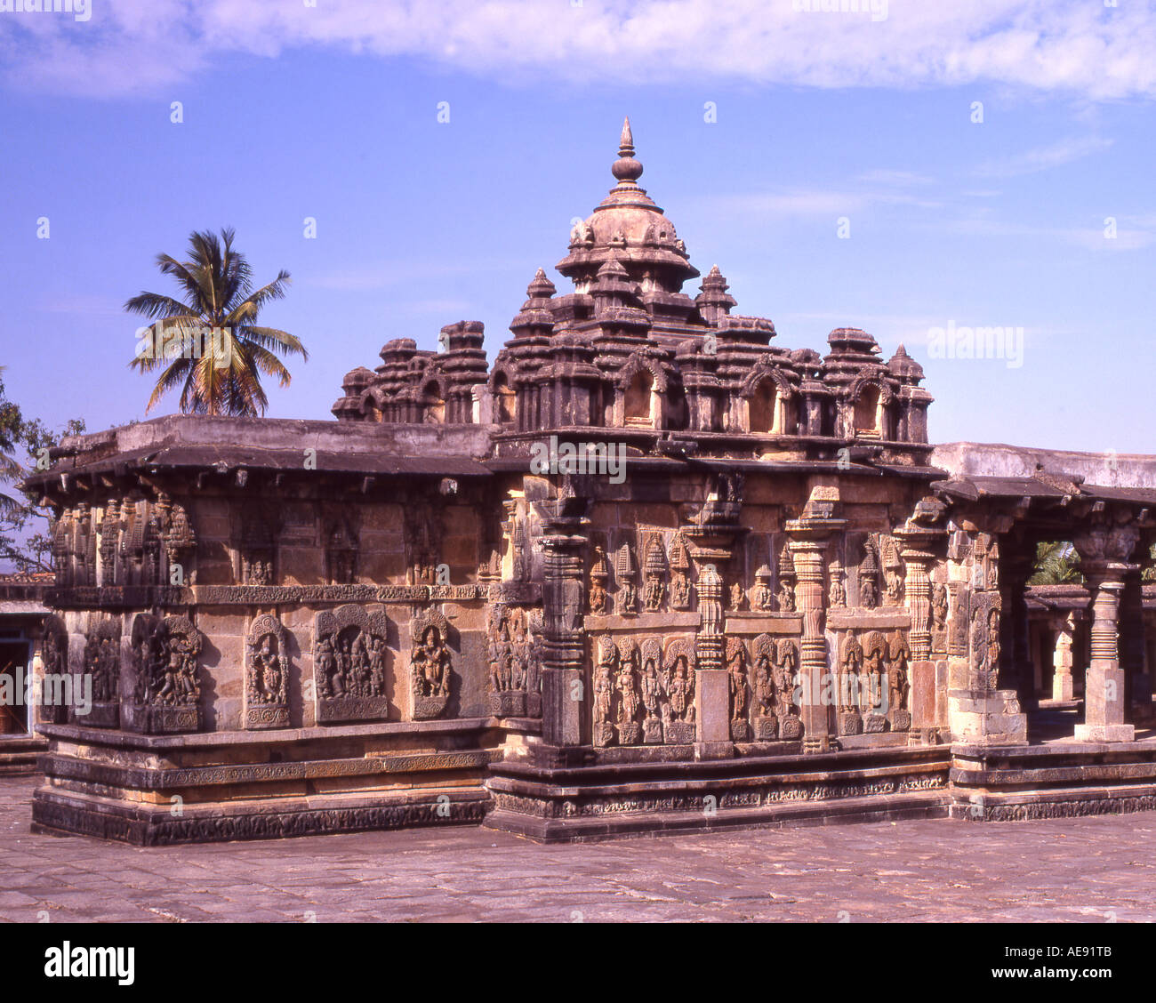 Hindu temple at halebid hi-res stock photography and images - Alamy