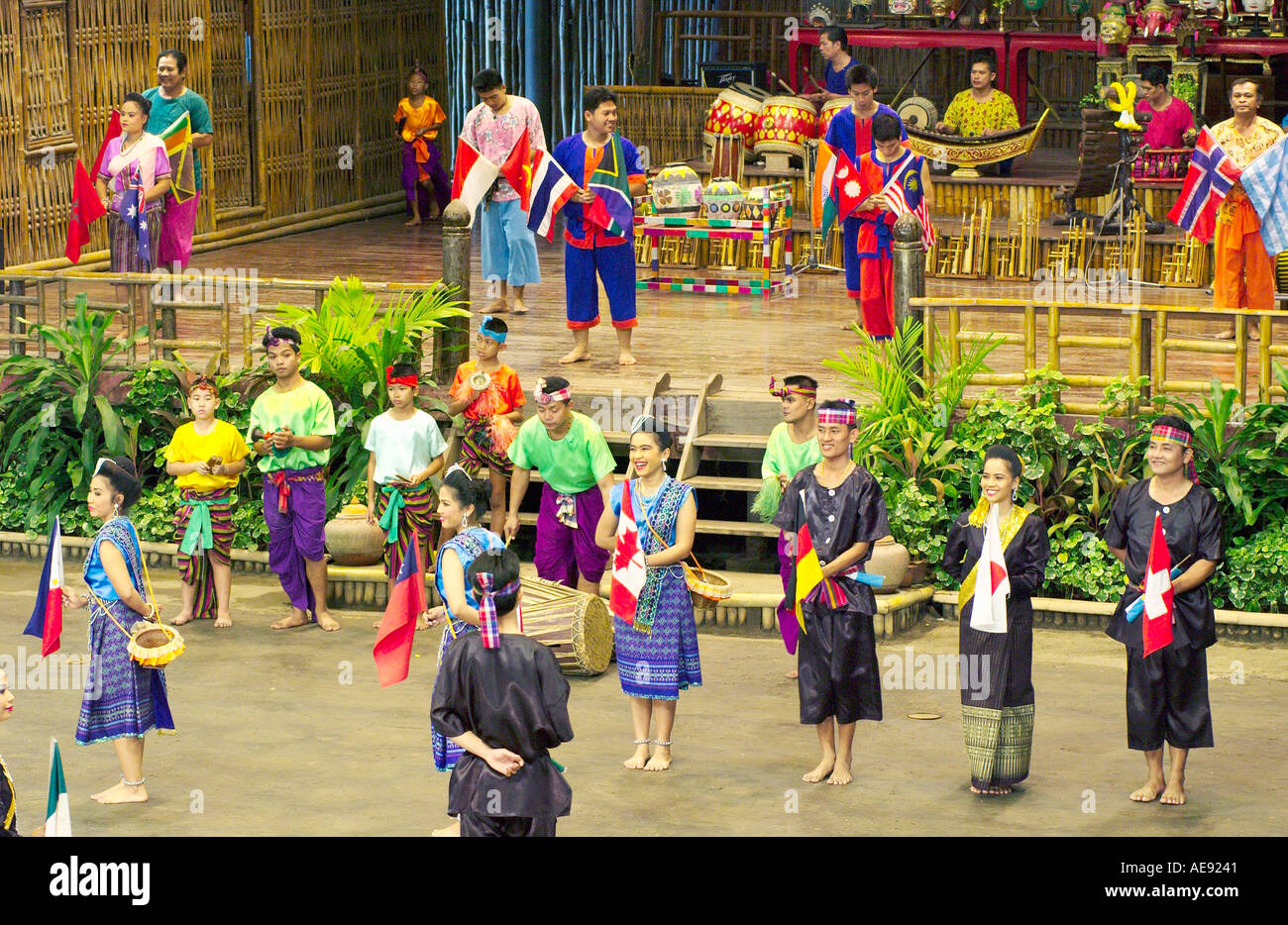 Ethnic Thai dancers and performers at the Rose Garden in Thailand Stock ...