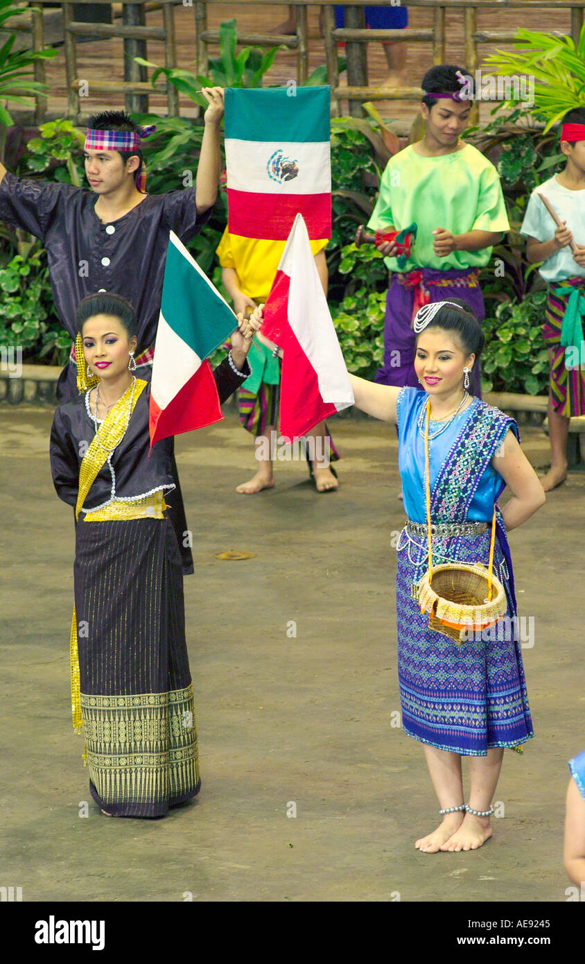 Ethnic Thai dancers and performers at the Rose Garden in Thailand Stock ...