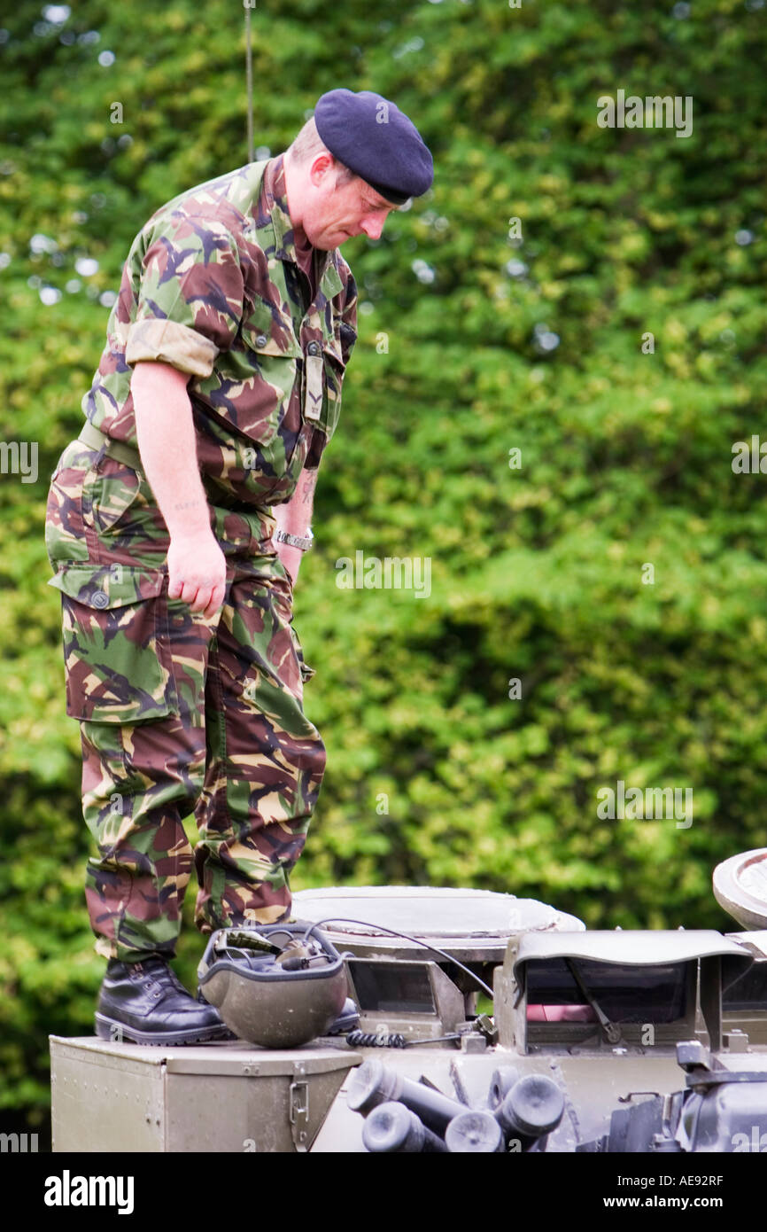 Infantry troopers prepare British Army Sabre close reconnaissance ...