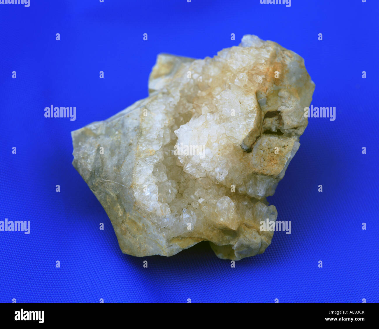 Quartz crystals revealed in a flint nodule Stock Photo - Alamy