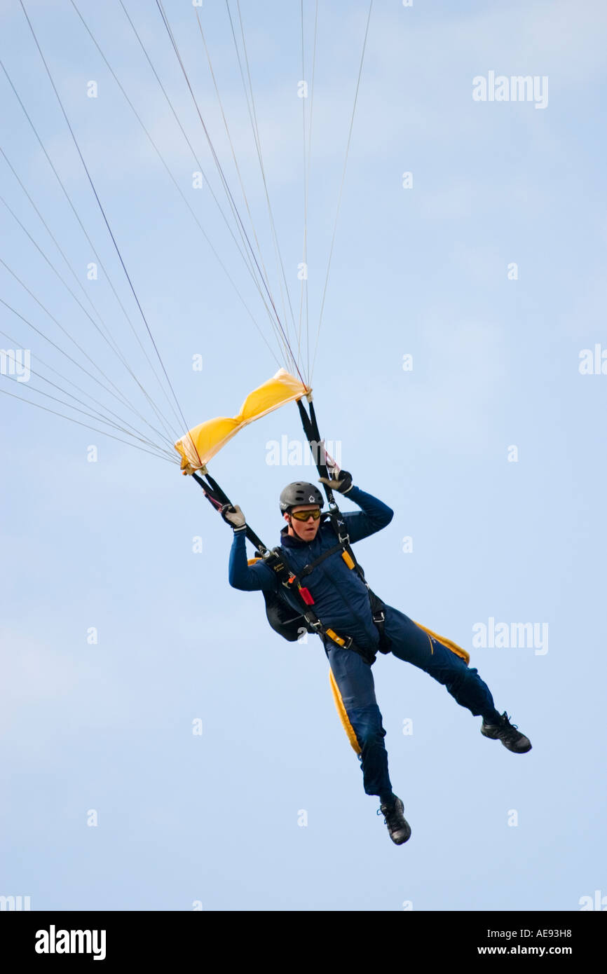 Skydiver from Golden Lions British Army Parachute Display Team coming ...