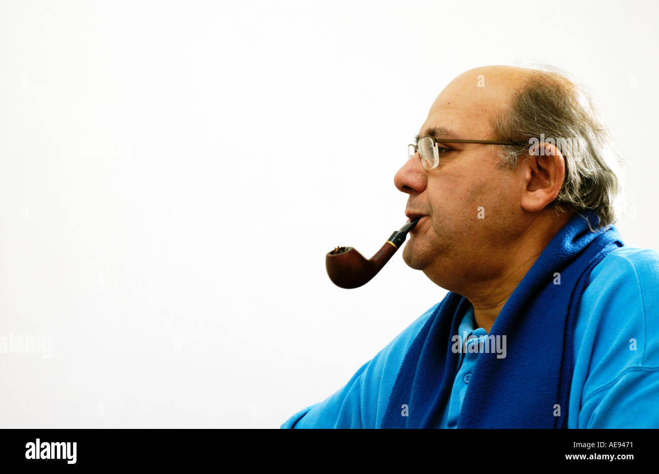 portrait of a man smoking a pipe Stock Photo - Alamy