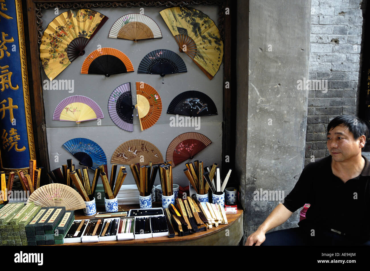 Chinese traditional fans are on sale at Ancient Culture Street in ...